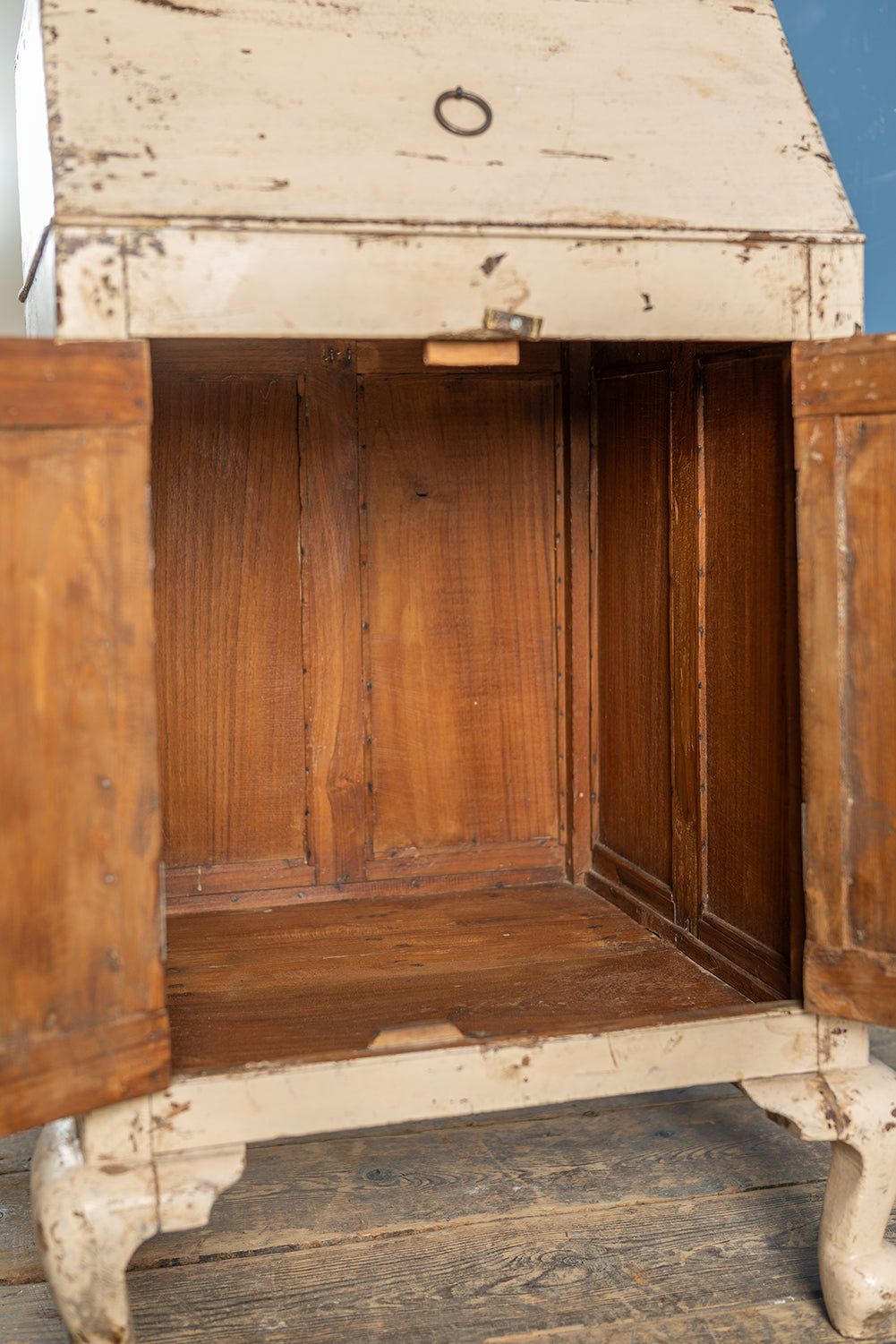 Cream Vintage Cupboard with Lidded Top – MYAKKA