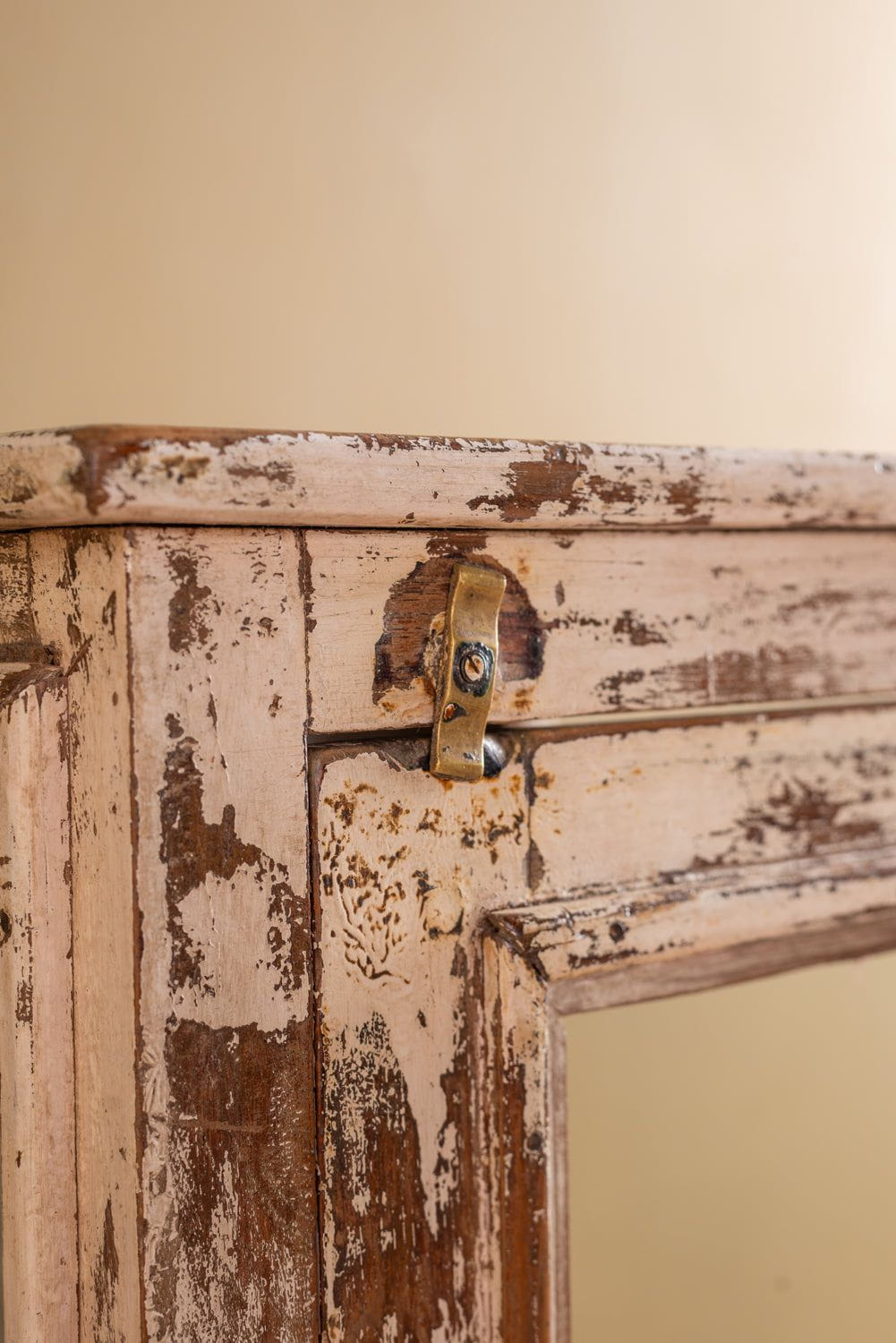 Cream Vintage Display Cabinet - MYAKKA